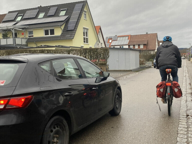 Der richtige Abstand zu Fahrradfahrern | Radtouren-Checker